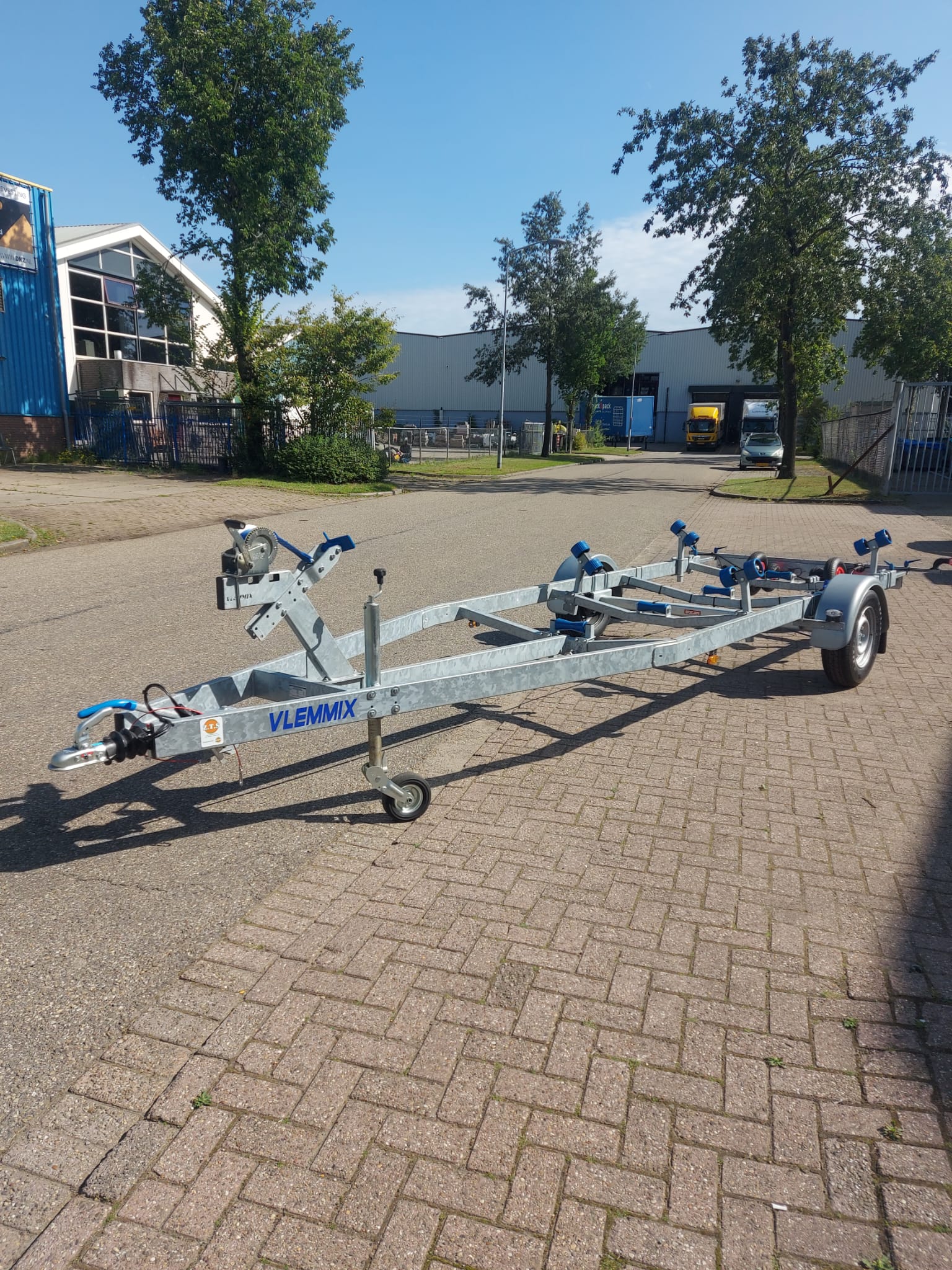 Afgeleverd: Vlemmix boottrailer Deze boottrailer is 6,3 meter lang en ...